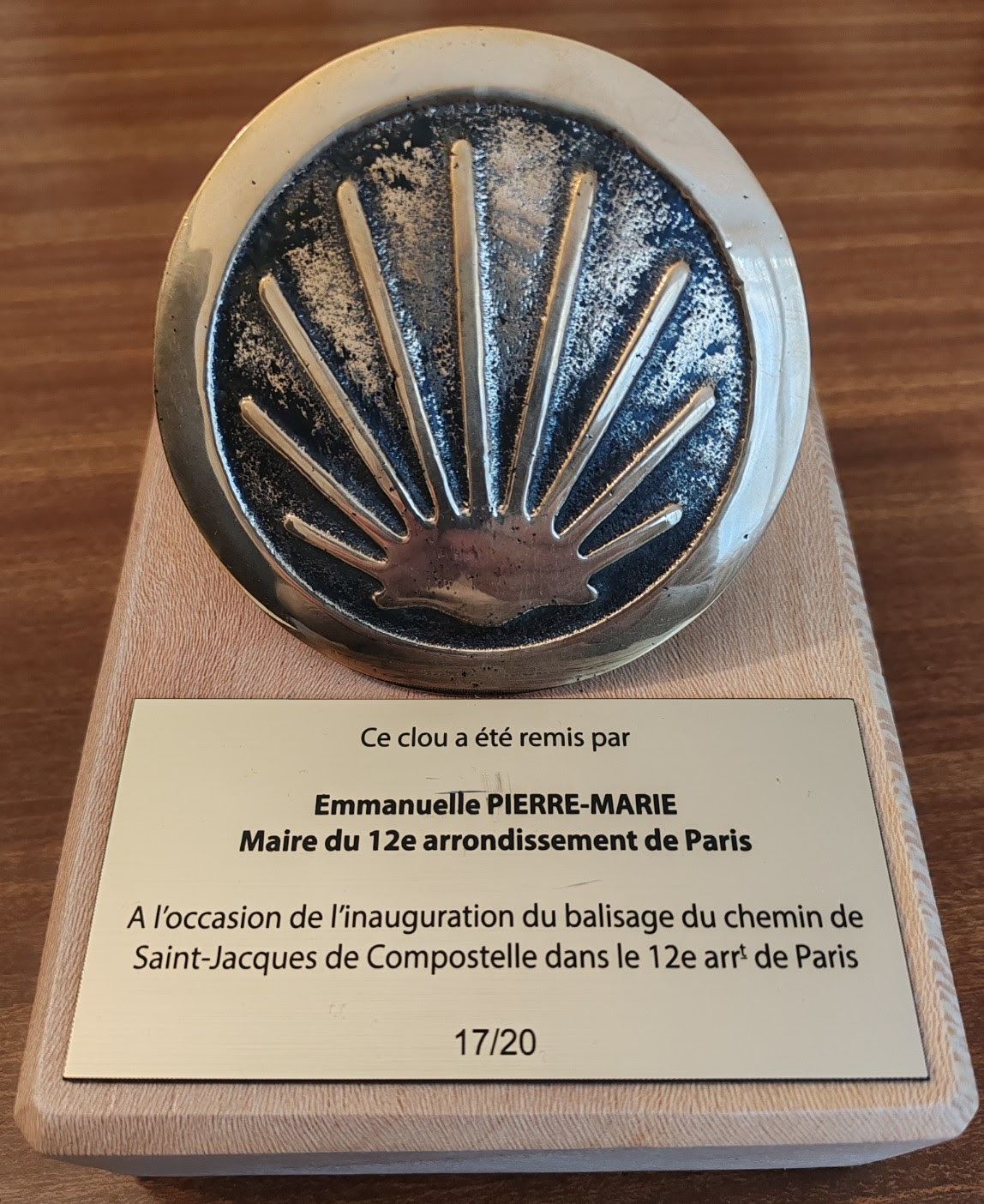La mairie du 12e arrondissement offre un clou symbolique à notre chère ...